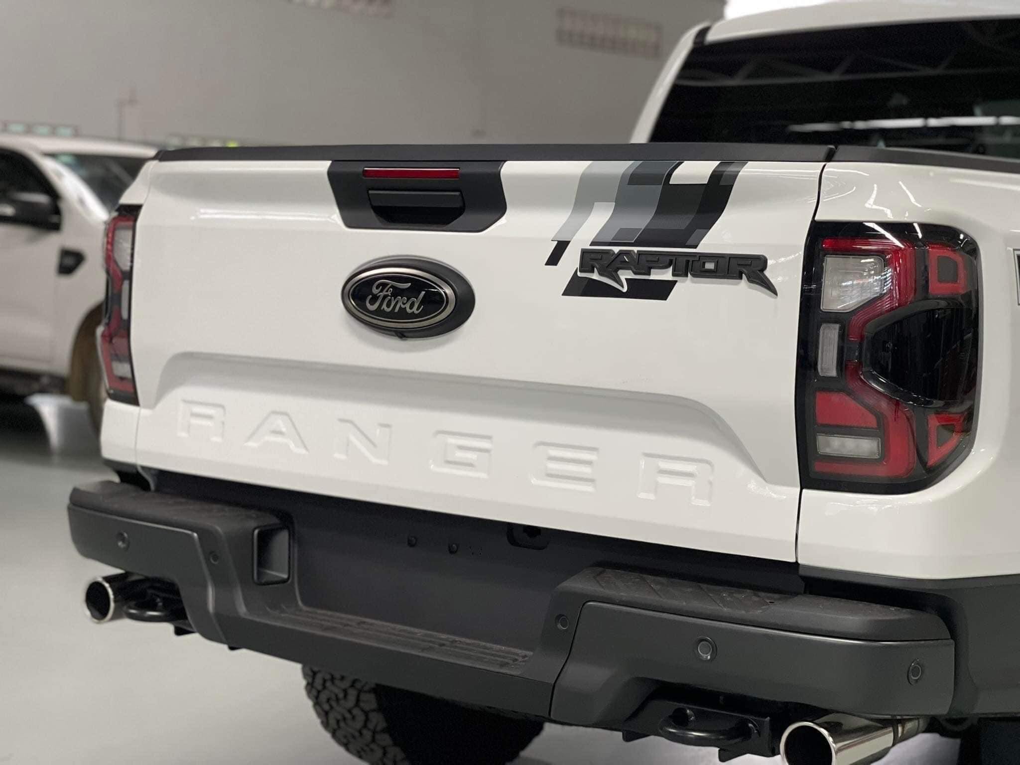 Giá Xe Ford Raptor 4x4 AT 2023 Mới Nhất